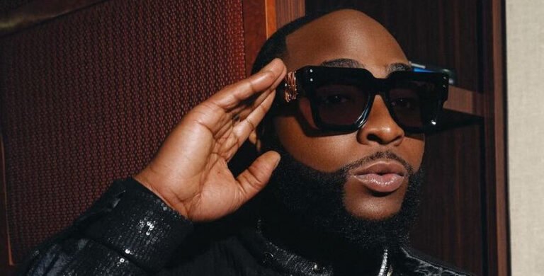 Davido Shows Off $2.5 Million Worth of Diamond Jewelry in Viral Video ...